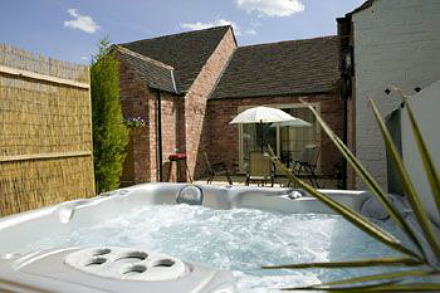 Best Cottage Hot Tubs ~ The Vibrant Cottage